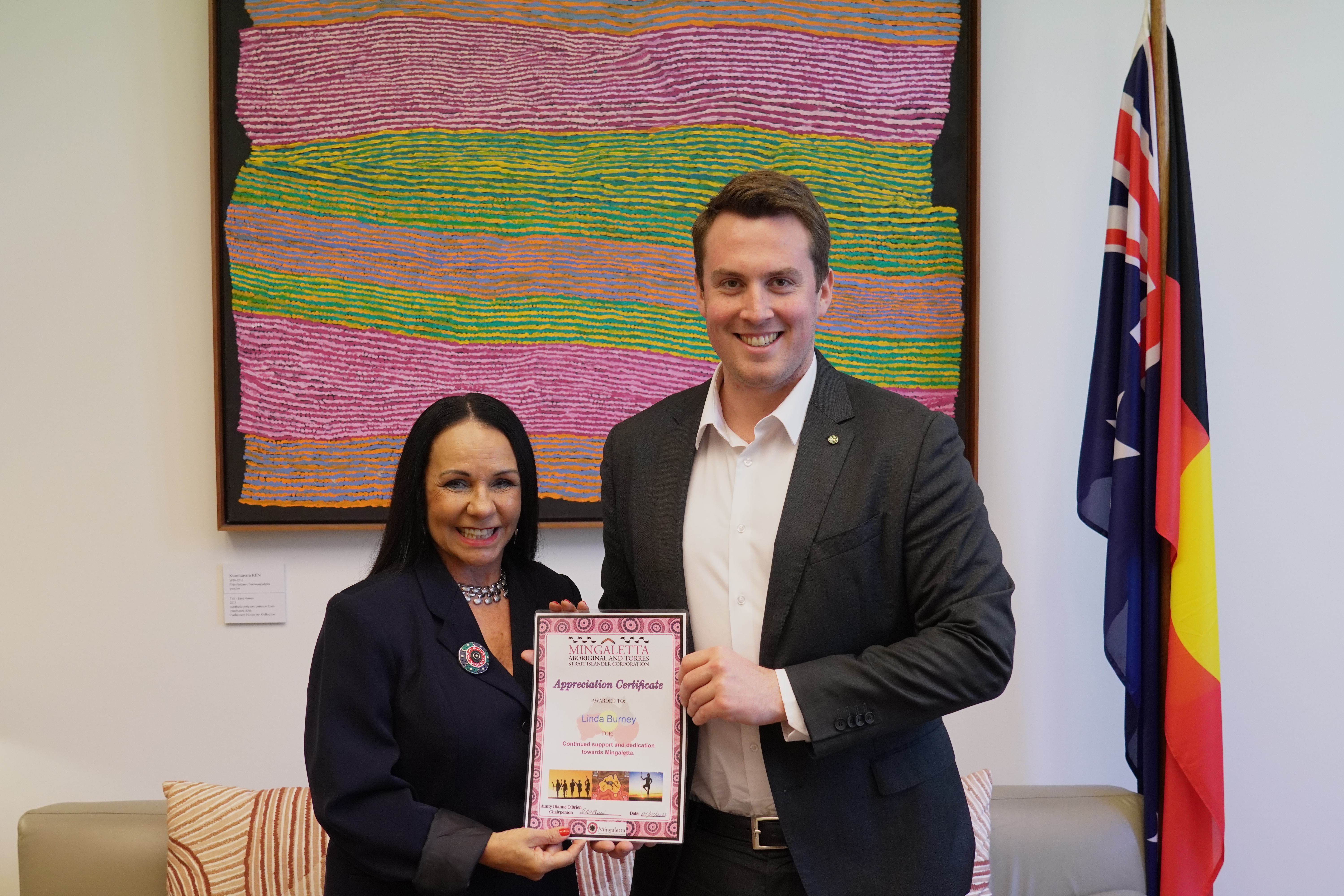 MINISTER FOR INDIGENOUS AUSTRALIANS PRESENTED WITH CERTIFICATE OF ...